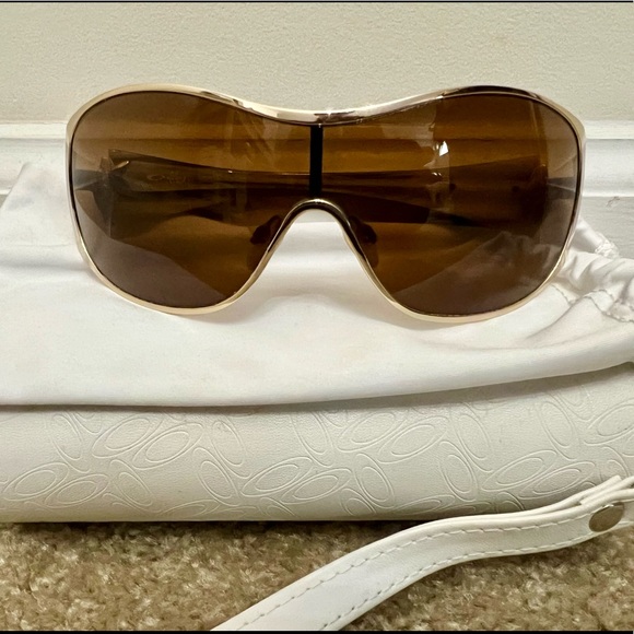 Oakley | Accessories | Retired Oakley Breathless Sunglasses Sold For ...